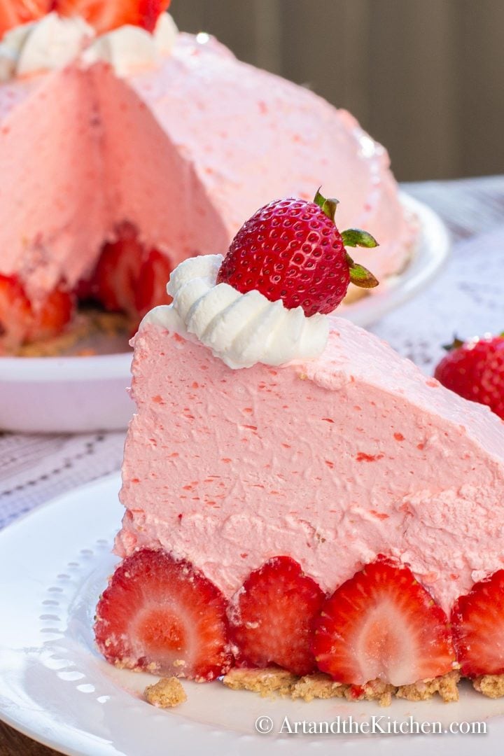No Bake Strawberry Cheesecake Pie - Art and the Kitchen
